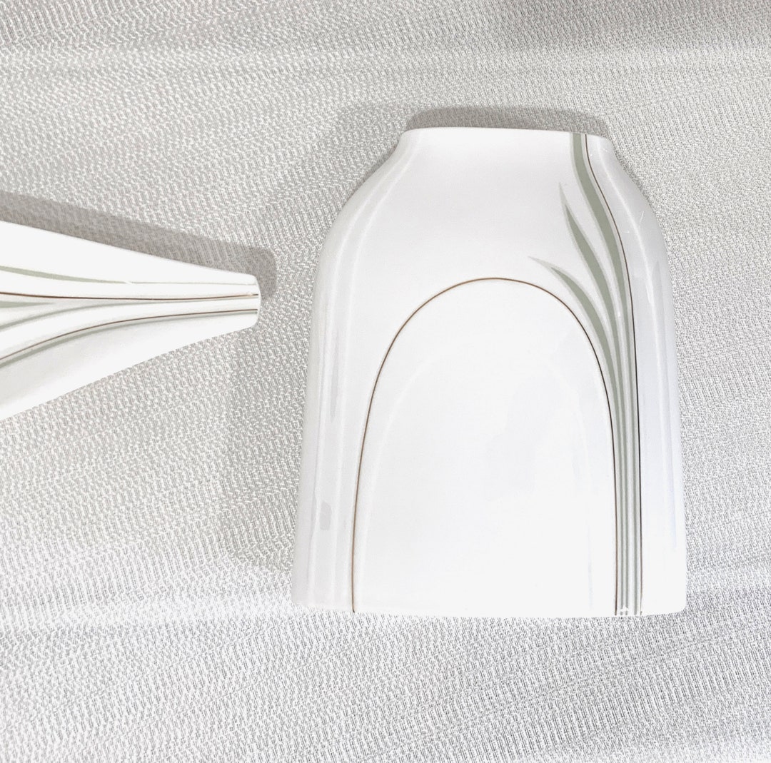 Royal Doulton White Vase 80s Gerald Gulotta Leaf Design Vintage ...