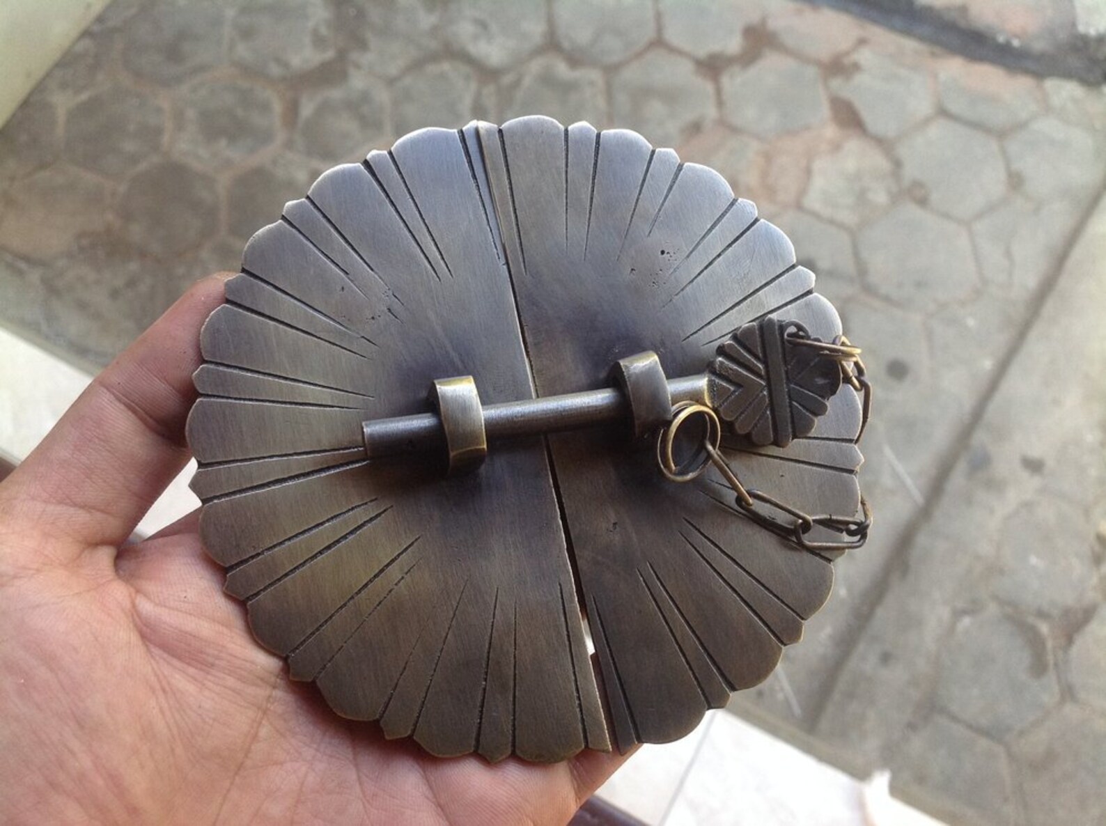 5.11 Solid Brass Retro Round Latch With Ring Pull Carved Door Latch ...