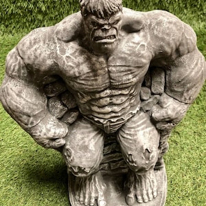 The Incredible Hulk Figure Concrete Garden Sculpture Lawn Ornament ...