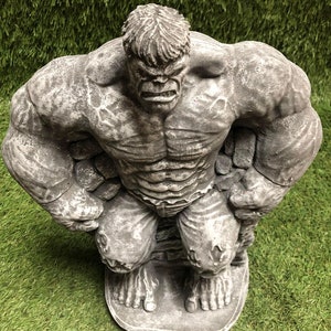 The Incredible Hulk Figure Concrete Garden Sculpture Lawn Ornament ...
