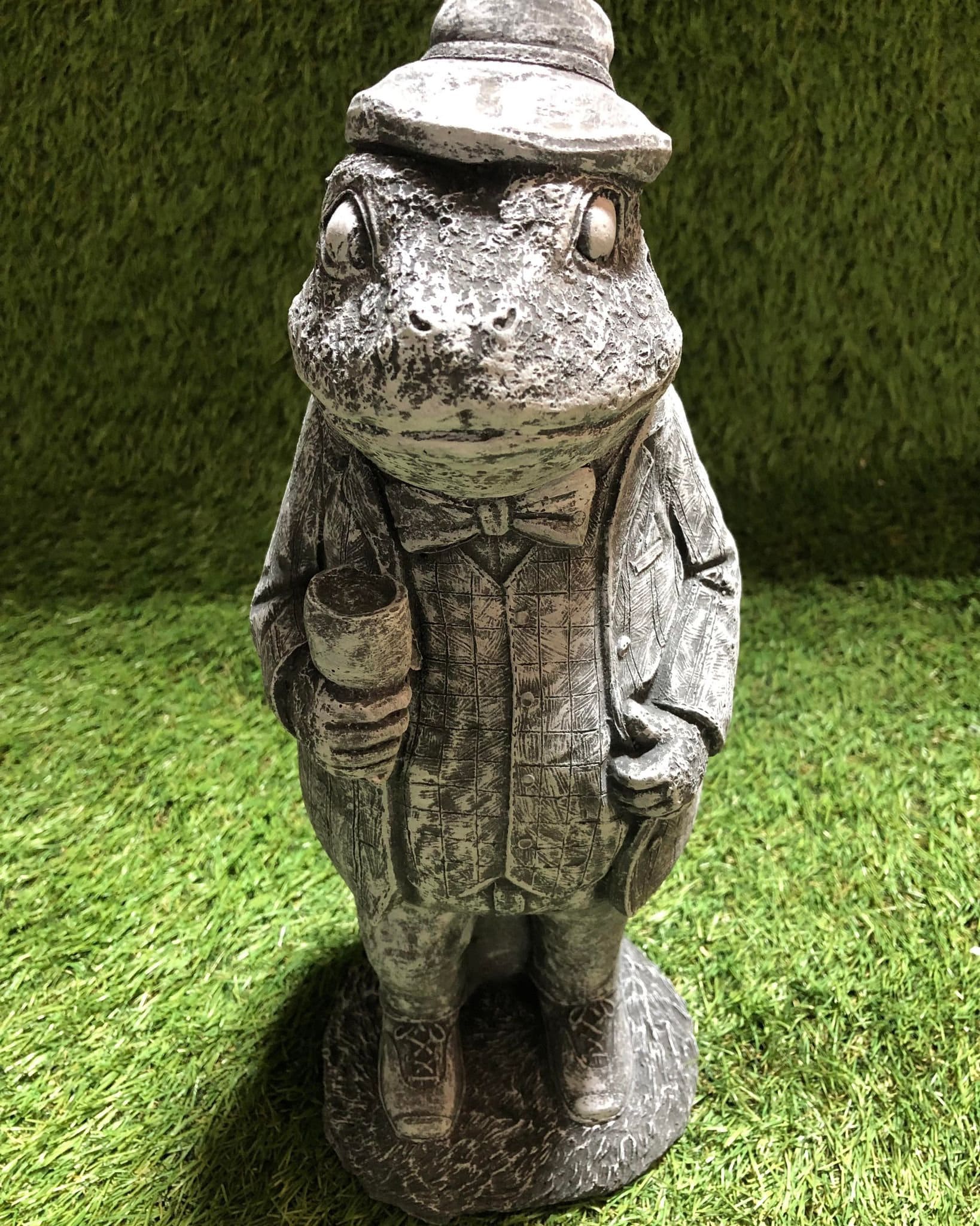 Concrete Toad / Frog Wind in the Willows Garden Sculpture Lawn Ornament ...