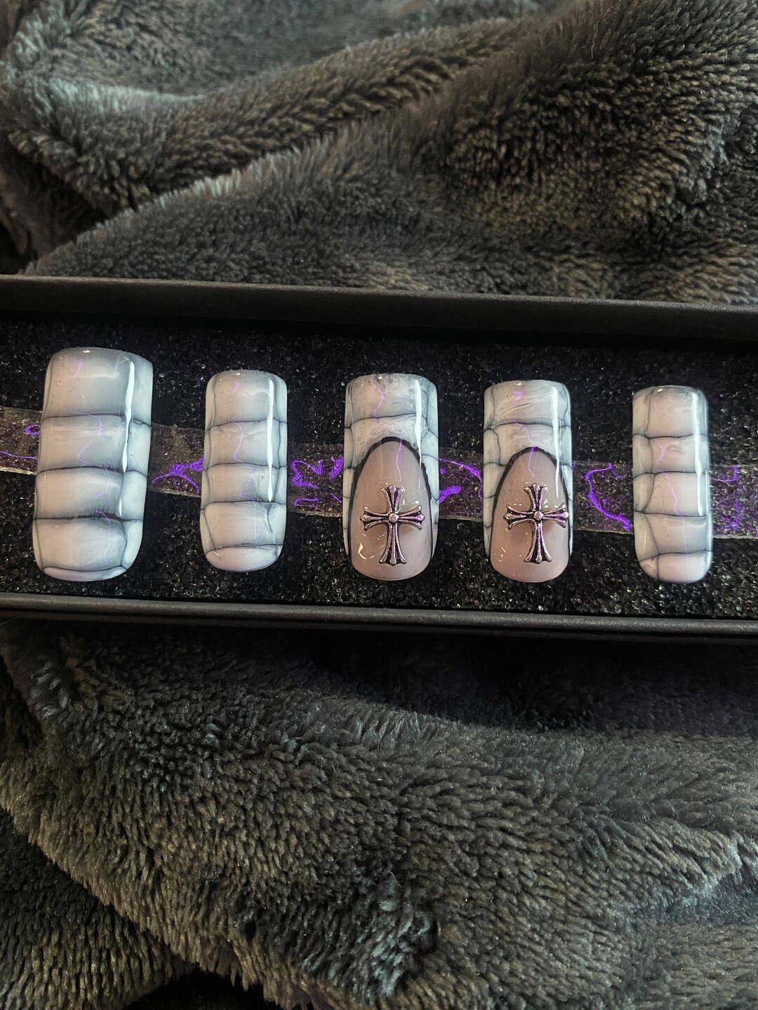 Black and White Snake/croc Skin Cross Press-ons - Etsy