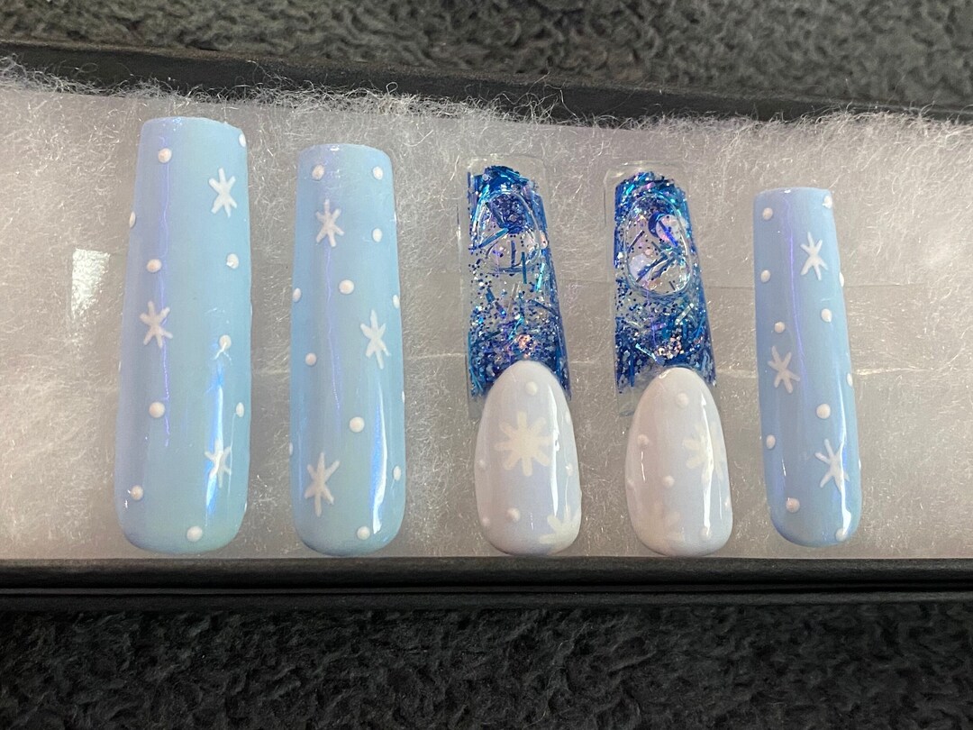 LIQUID SNOWGLOBE Blue Snowflake Press-ons - Etsy