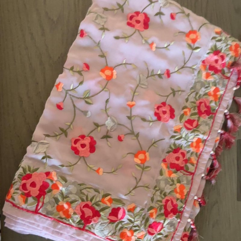 Parsi. Gara Saree - Etsy
