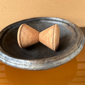 Handmade Earthenware Grinding Bowl With Wooden Grinder - Asanka Tapoli ...