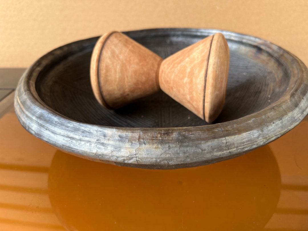 Handmade Earthenware Grinding Bowl With Wooden Grinder - Asanka Tapoli ...