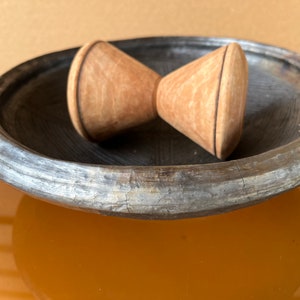 Handmade Earthenware Grinding Bowl With Wooden Grinder - Asanka Tapoli ...