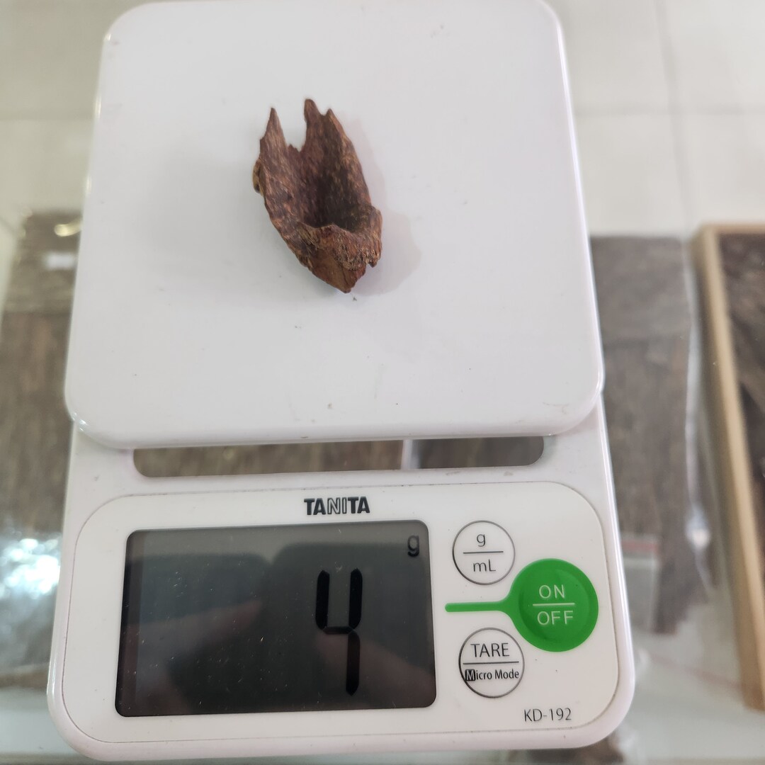 Kinam/kyara/kynam - Genuine Kinam Agarwood - 4 Grams Piece - Origin ...