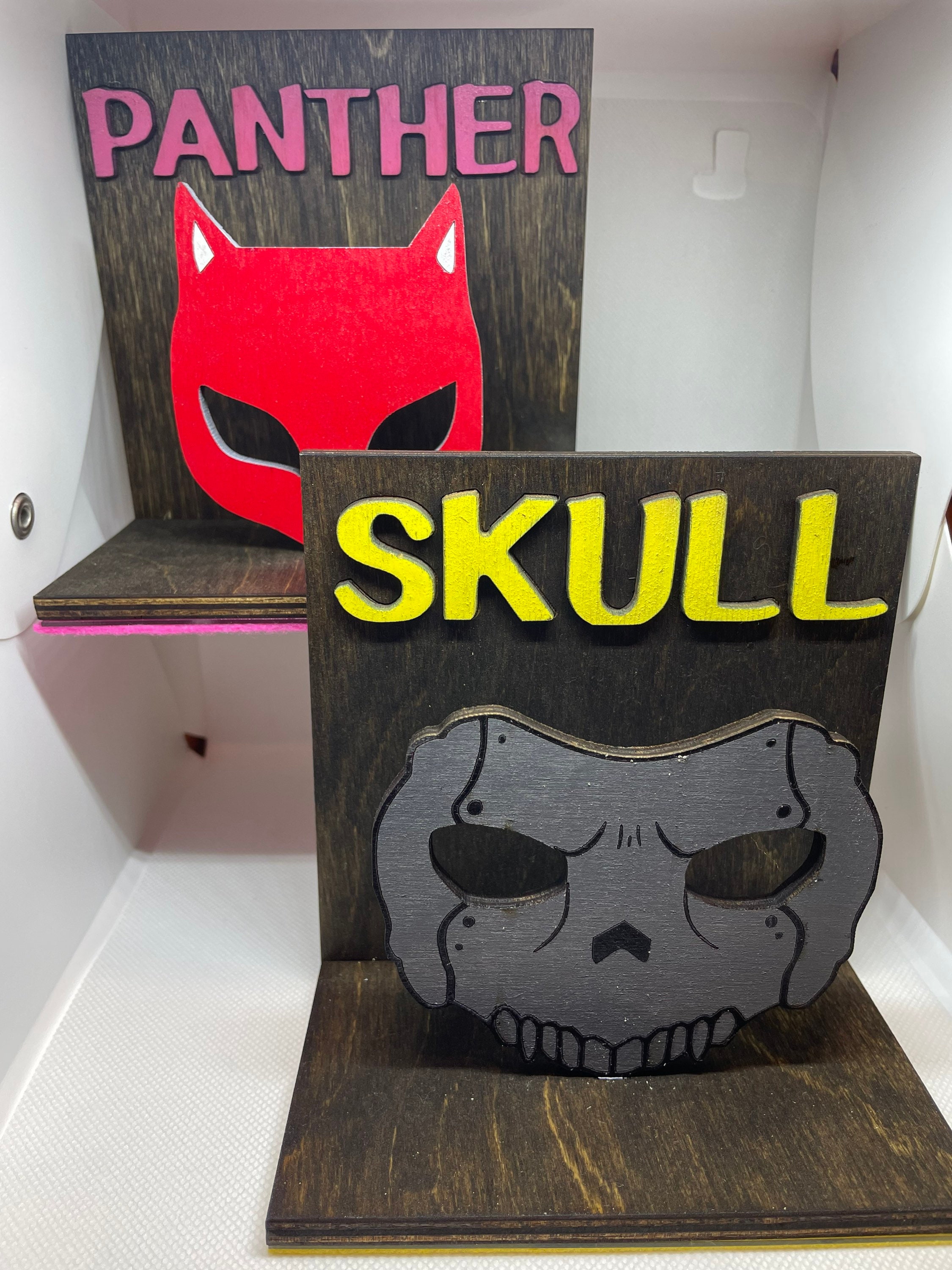 Persona 5 Royal Bookends | Phantom Thieves Mask Design With Non-slip ...
