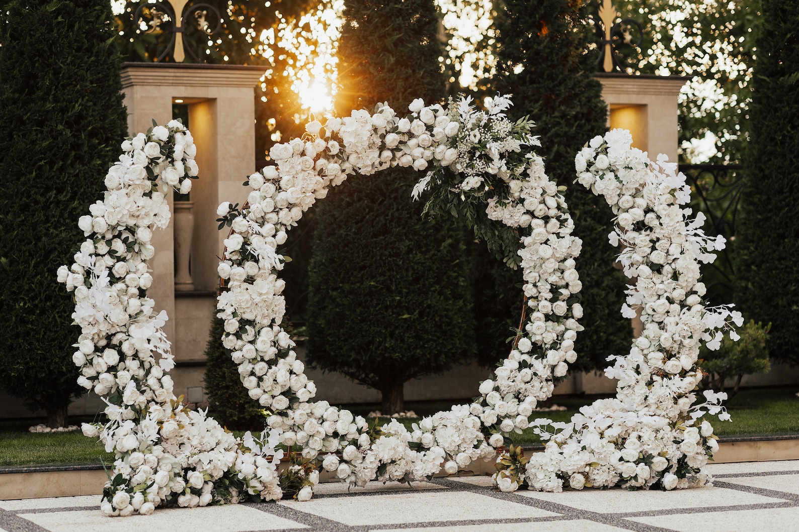 Round Wedding Arch With Crescent Stands, Ceremony Decoration - Etsy