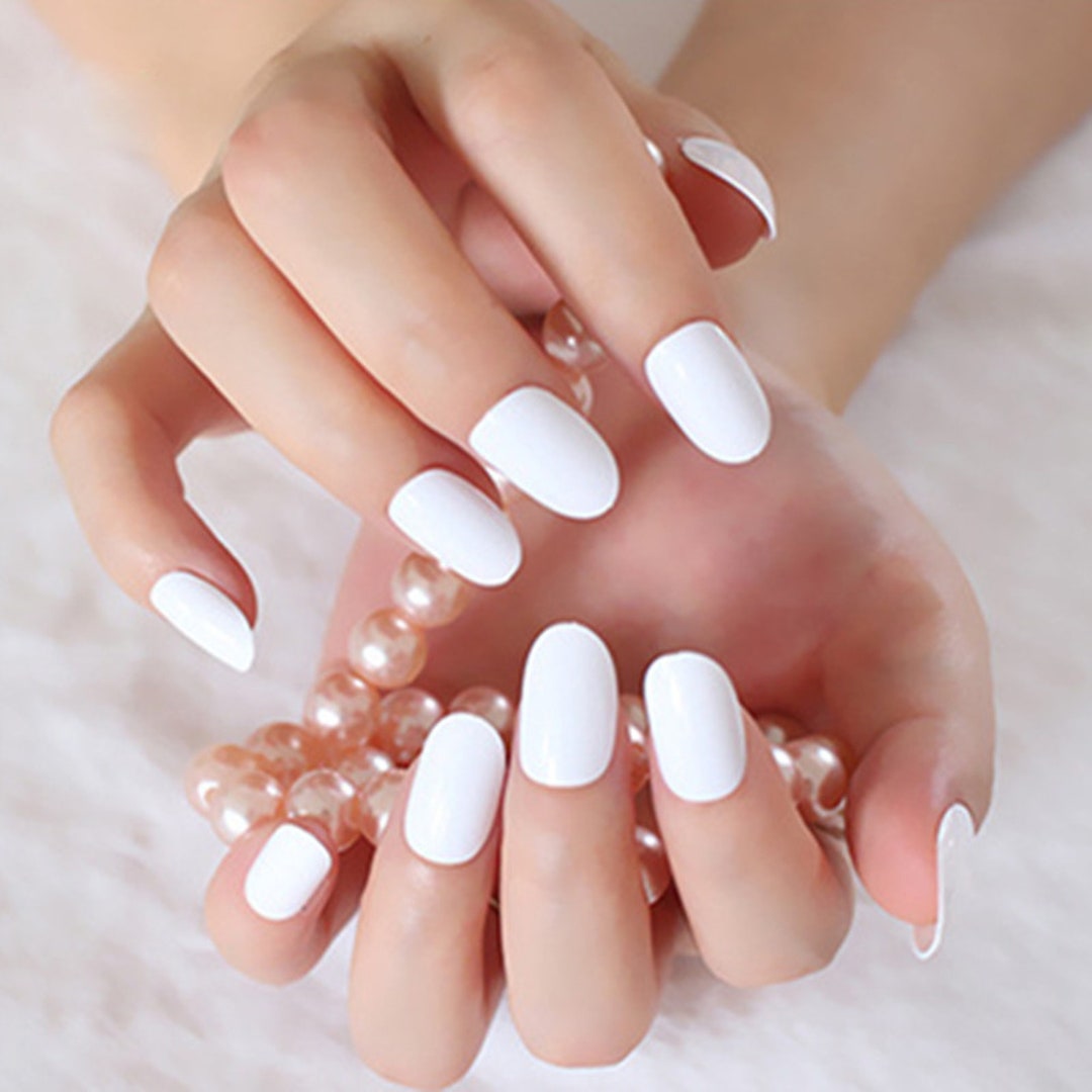 White False Nails Reusable Press on Nails Medium Oval Stick on Fake ...