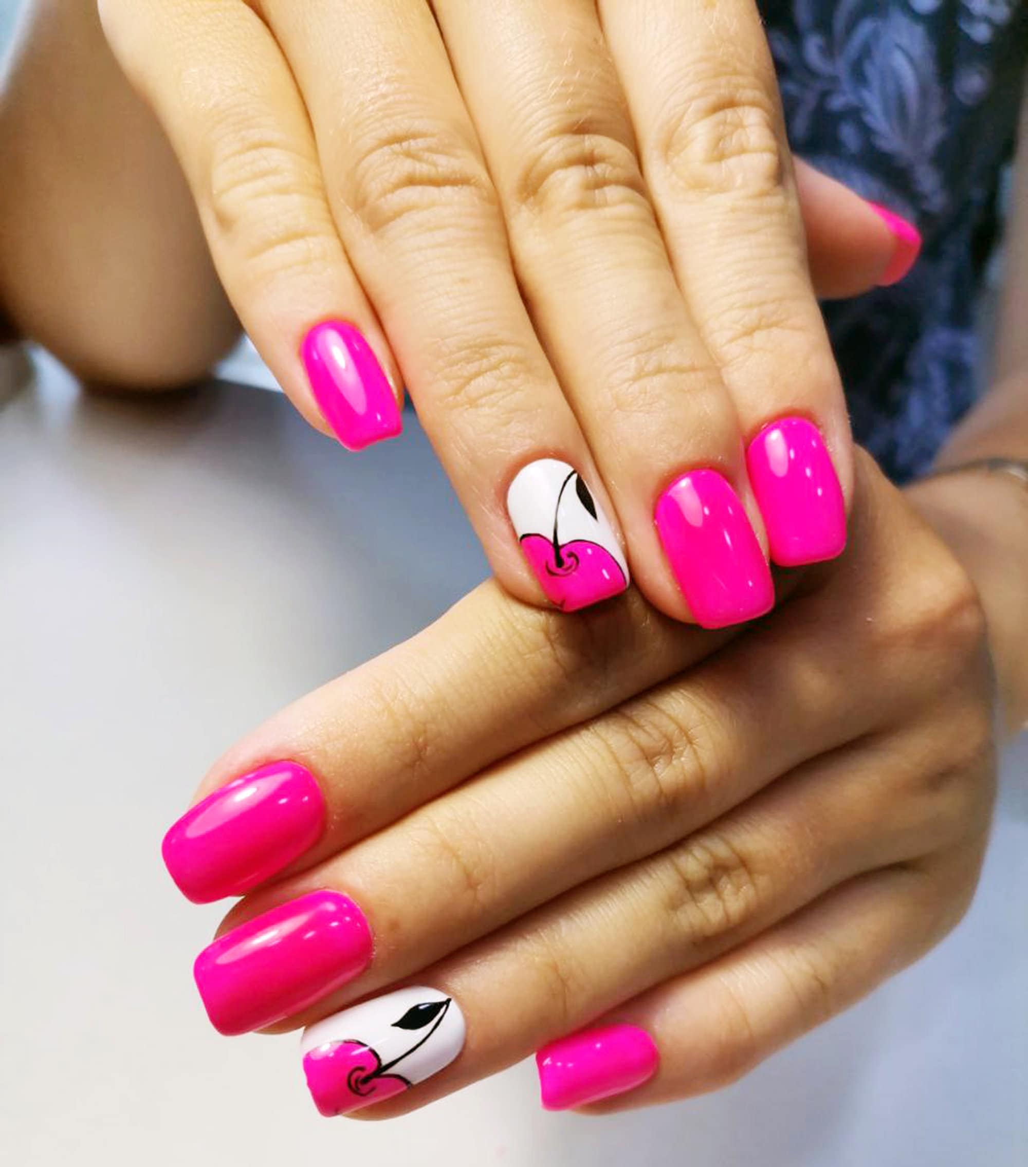 Round Acrylic Nails Pink