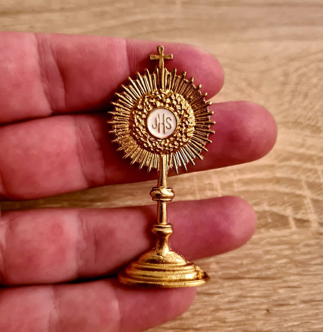 Monstrance Blessed Sacrament Euharostic Monstrance Catholic Menstrance ...