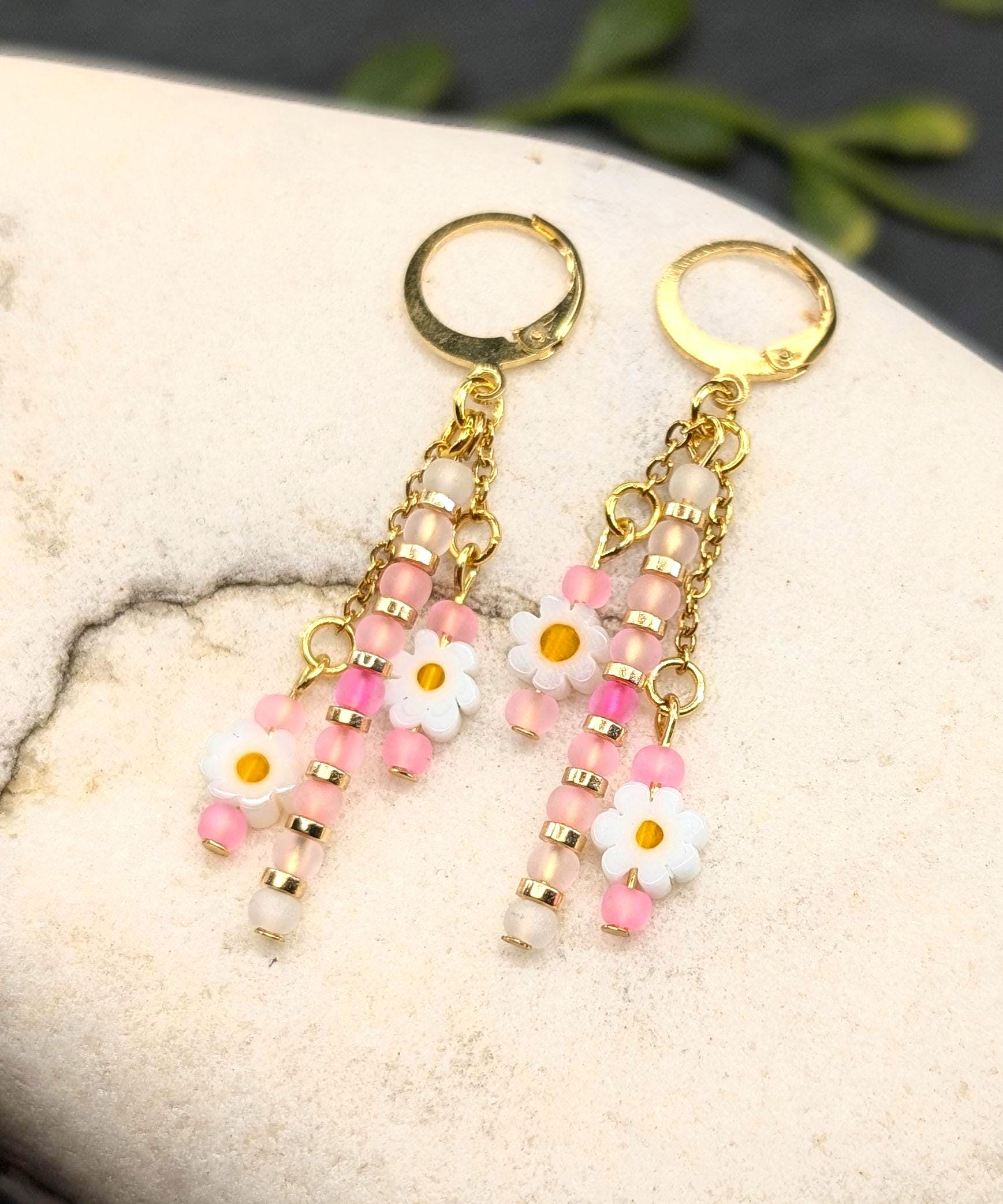 Pink Daisy Flower Beaded Dangle Earrings | Daisy Chain Glass Beads ...
