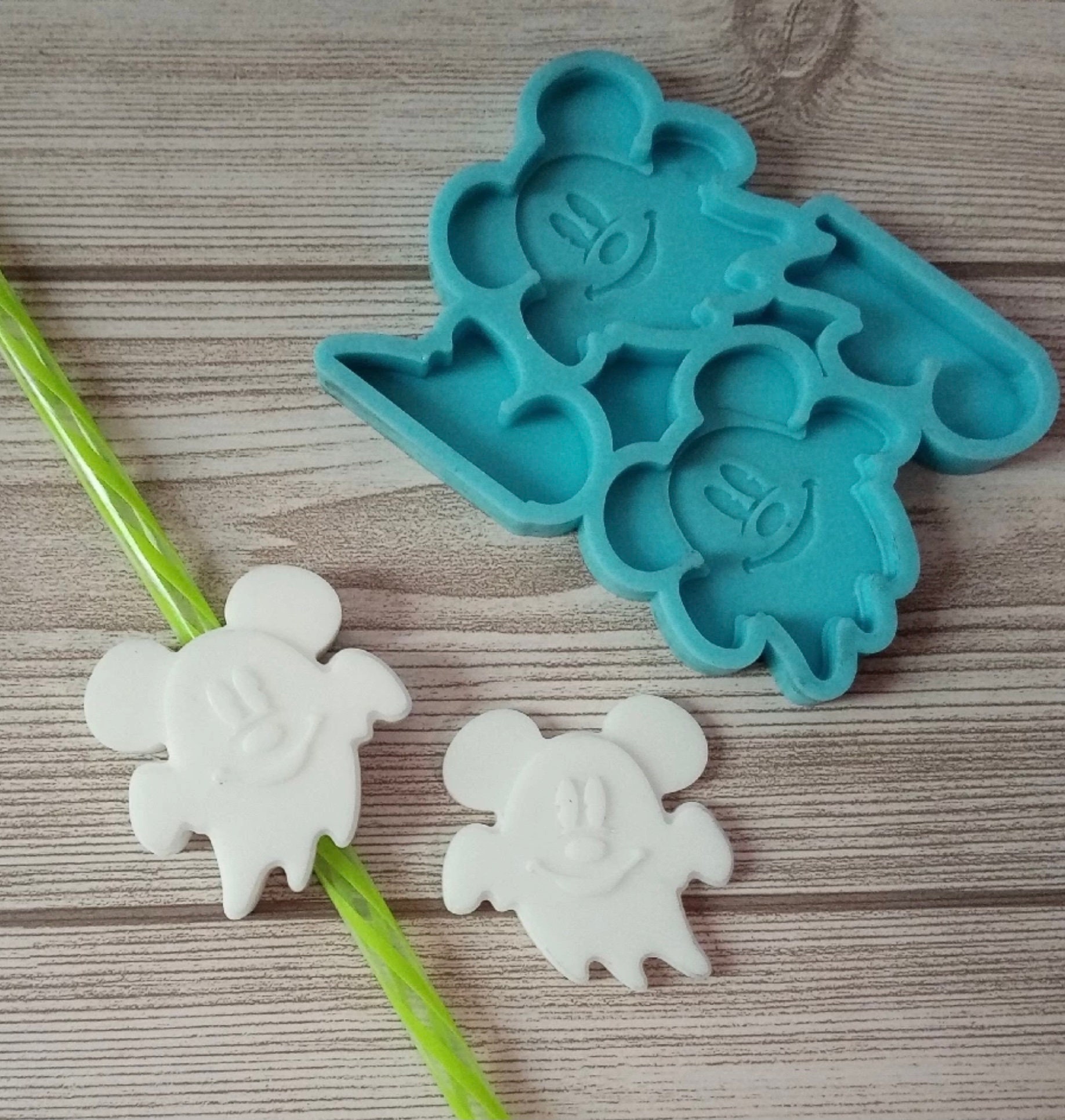 Diy spooky Halloween mouse ghost straw topper Molding & Casting Craft ...