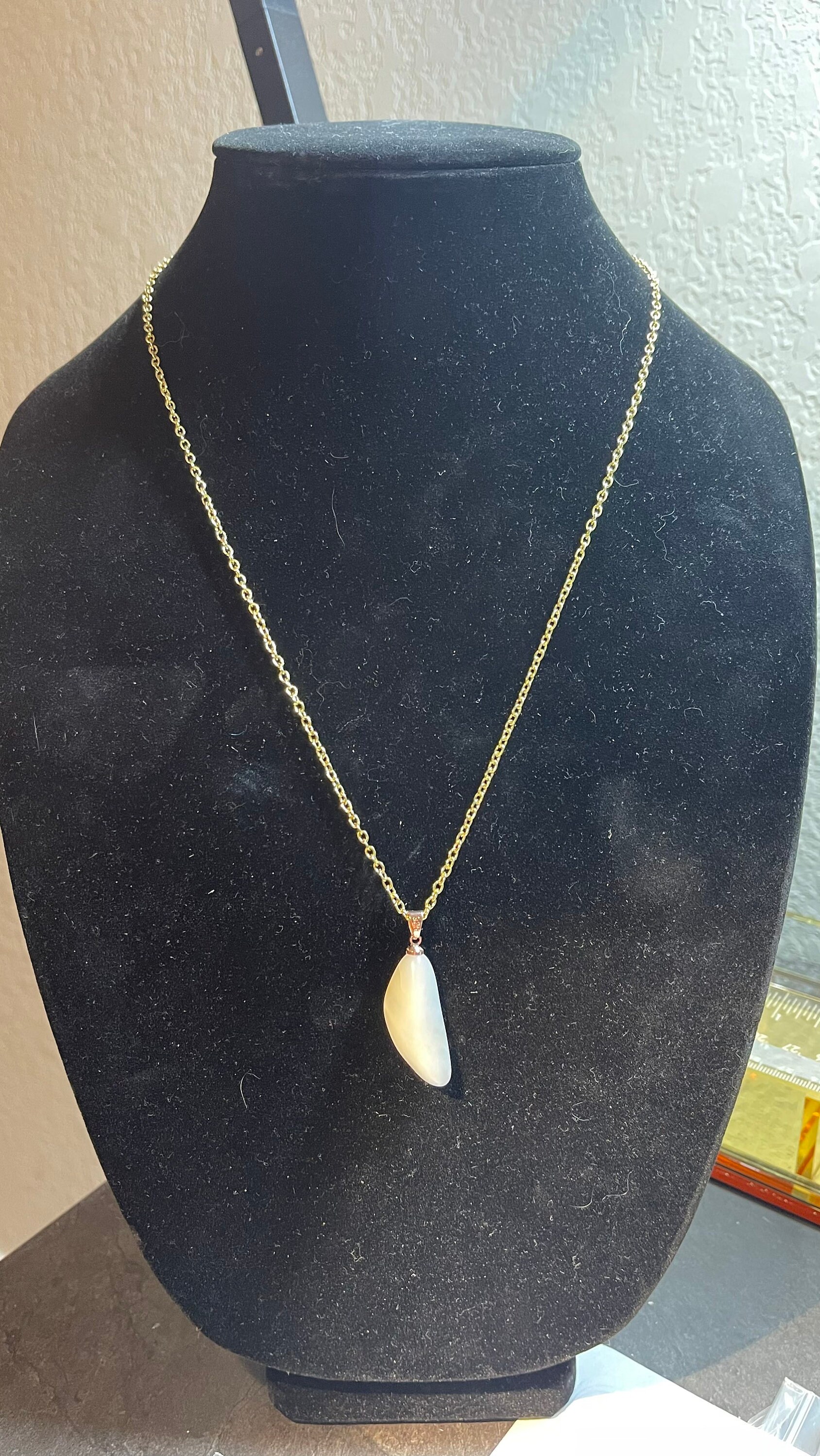 Crazy Beautiful Flawless Snow Quartz or Chalcedony Necklace. Massive ...