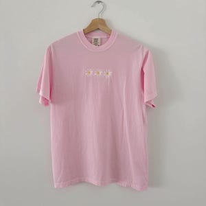 Pale Pink Daisy T-shirt, Comfort Colors, Adult, Embroidered, Flowers ...