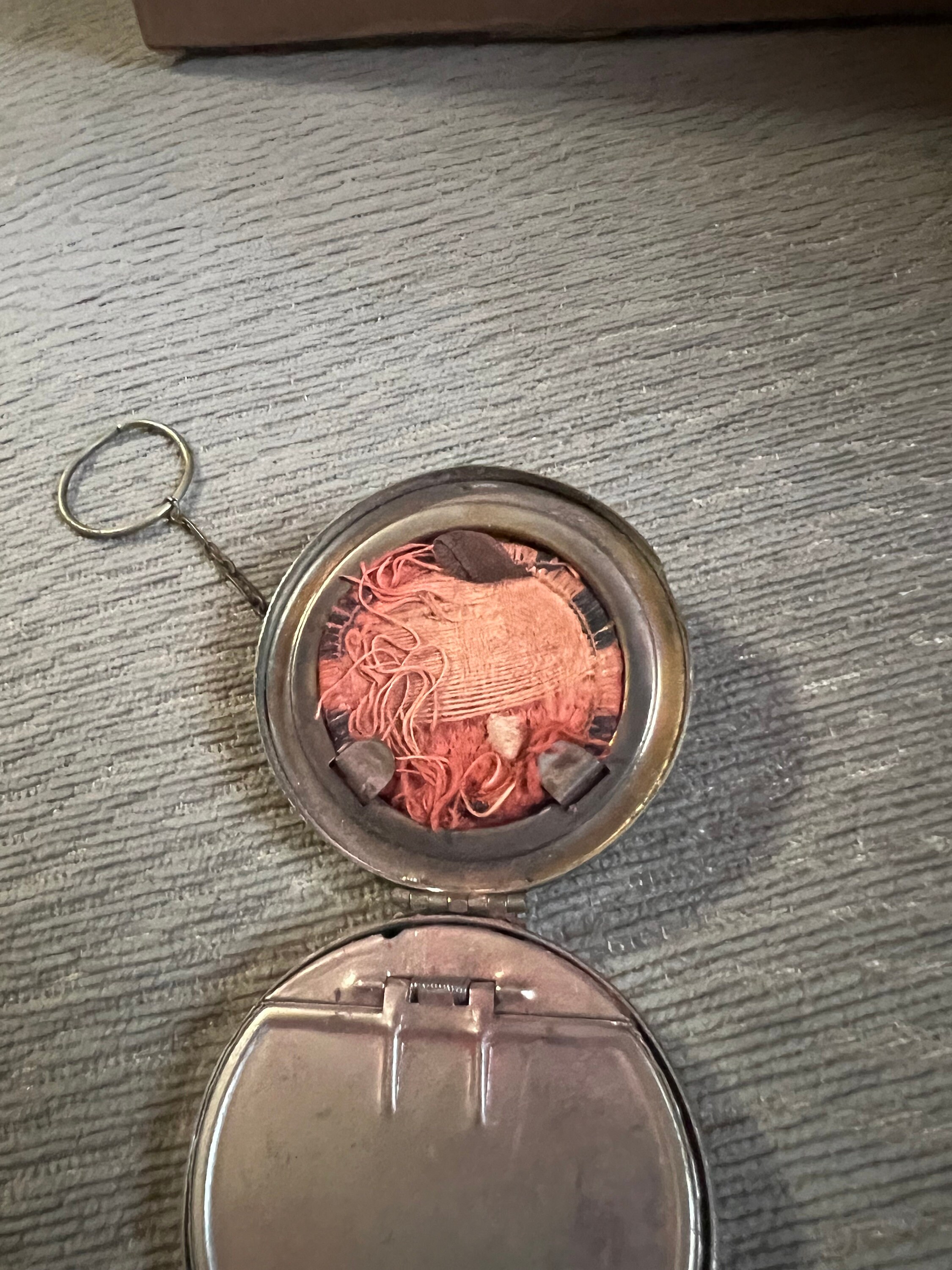 Vintage 1920s Ring Finger Compact - Etsy