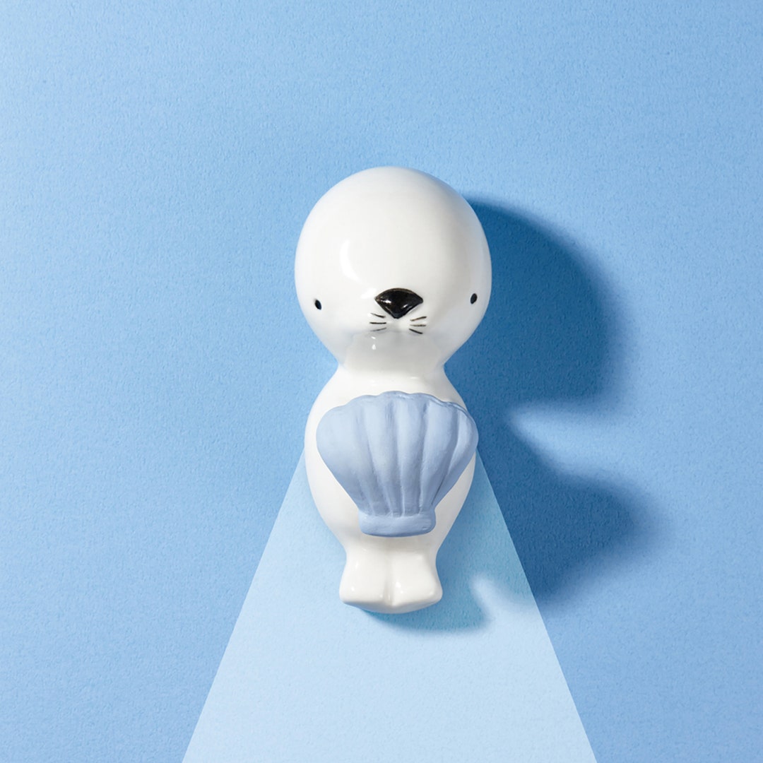 Otter Holding a Clam - Ceramic Diffuser, Otter, Otter Diffuser, Otter ...