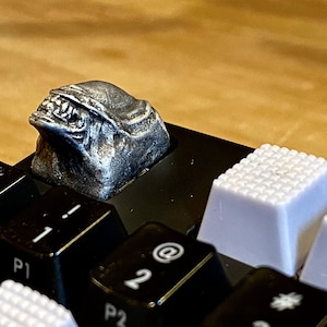 Alien - Mother Queen Artisan Custom Cherry MX Keycap - Etsy