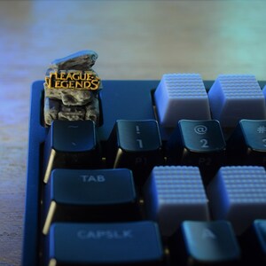 League of Legends - Artisan Custom Cherry MX Keycap - Etsy