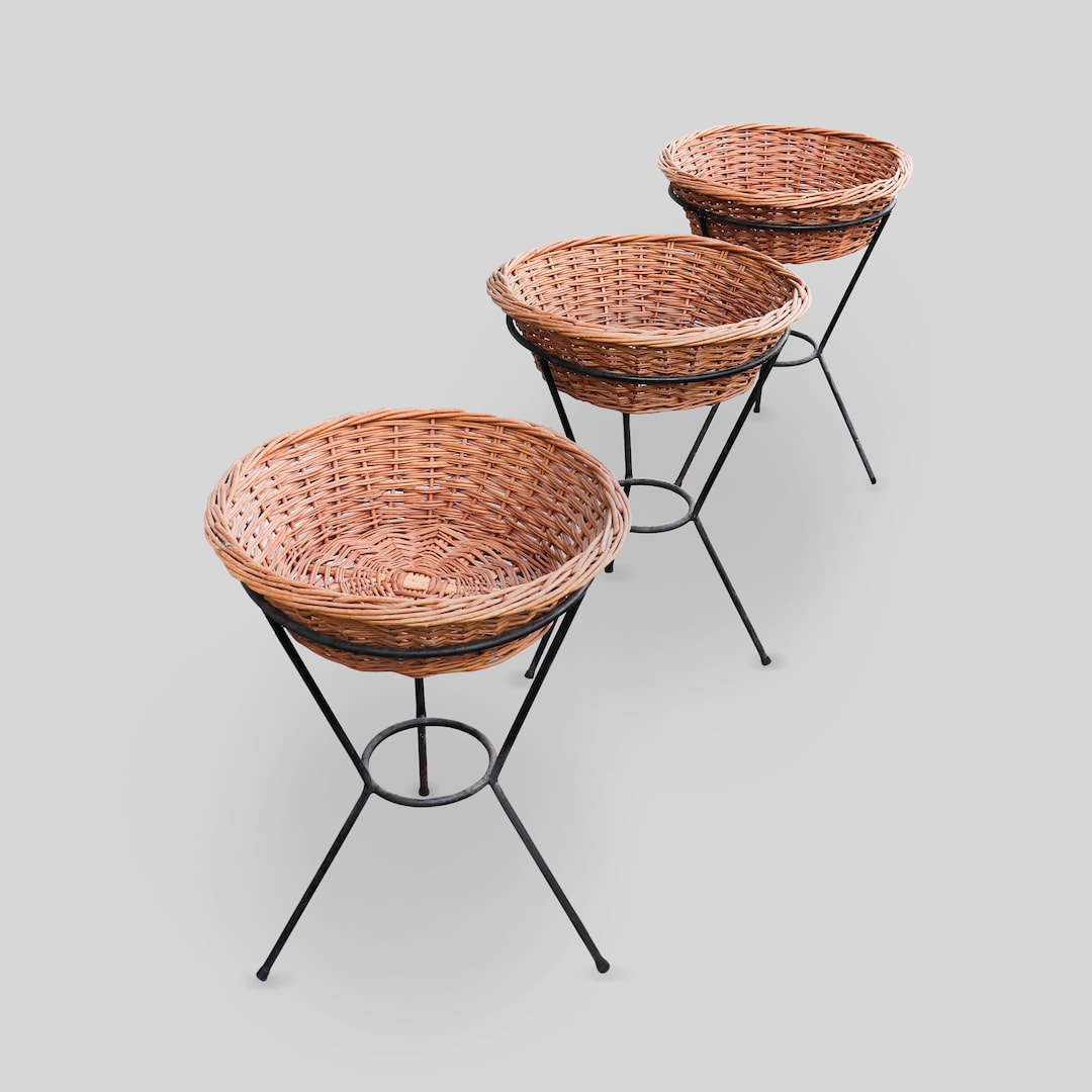 Large Vintage Wicker Baskets With Metal Frame - Etsy