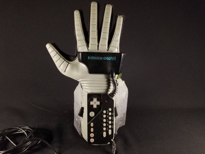 The Hero's Gauntlet (legend of Zelda Power Glove Diorama) - Etsy