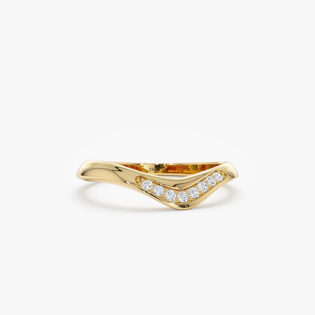Round Chevron Diamond Ring, Solid Gold Pointed Ring, Dainty Diamond ...