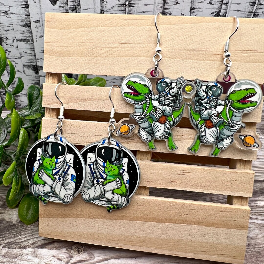 Astronaut Spaceman Dinosaur Alien Cat Planet Silver/silver-tone Dangle ...