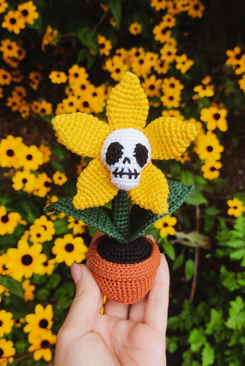 Crochet PATTERN Halloween Flower in a Pot Amigurumi Creepy - Etsy