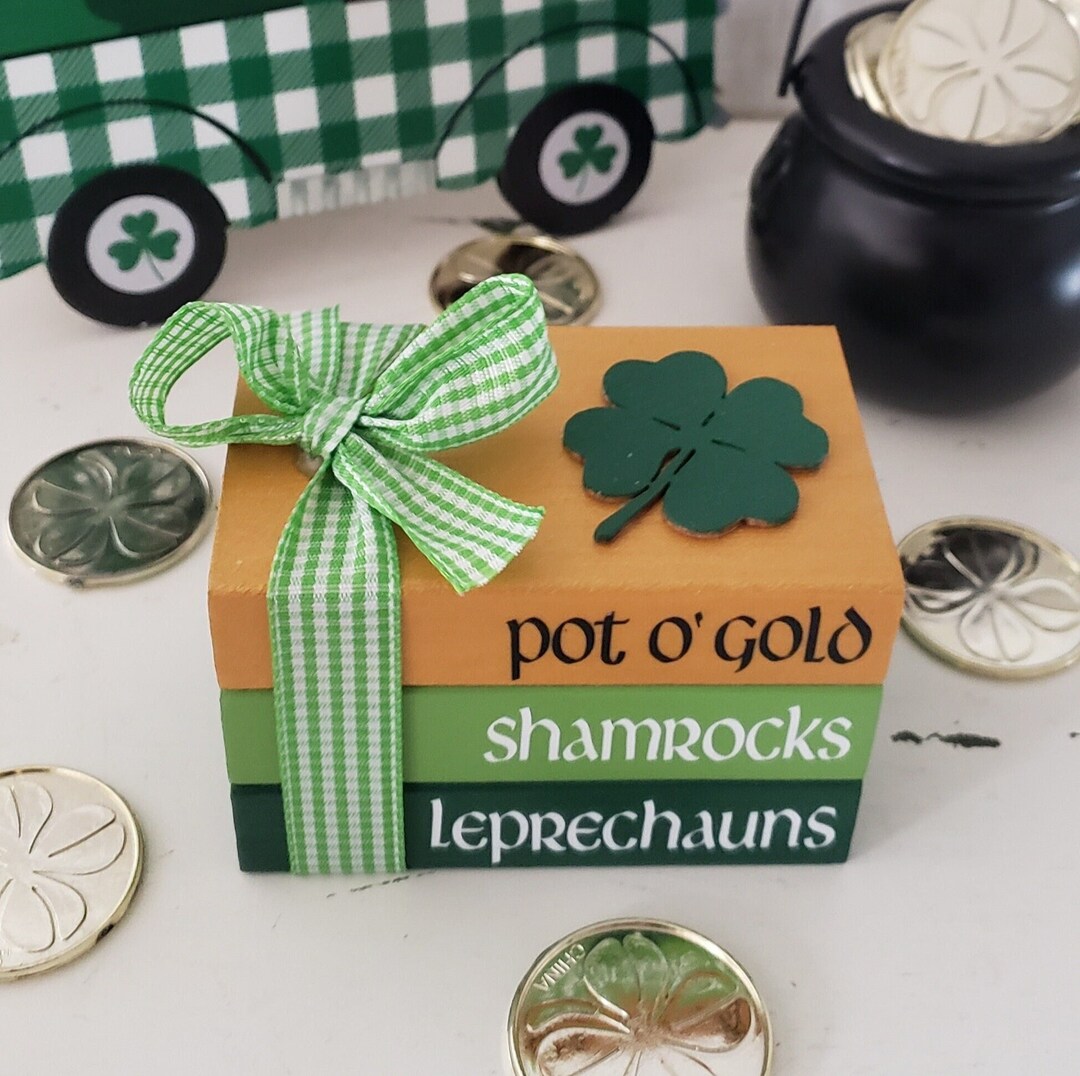St Patrick's Day Mini Book Stack/pot O' Gold/shamrocks/leprechauns ...