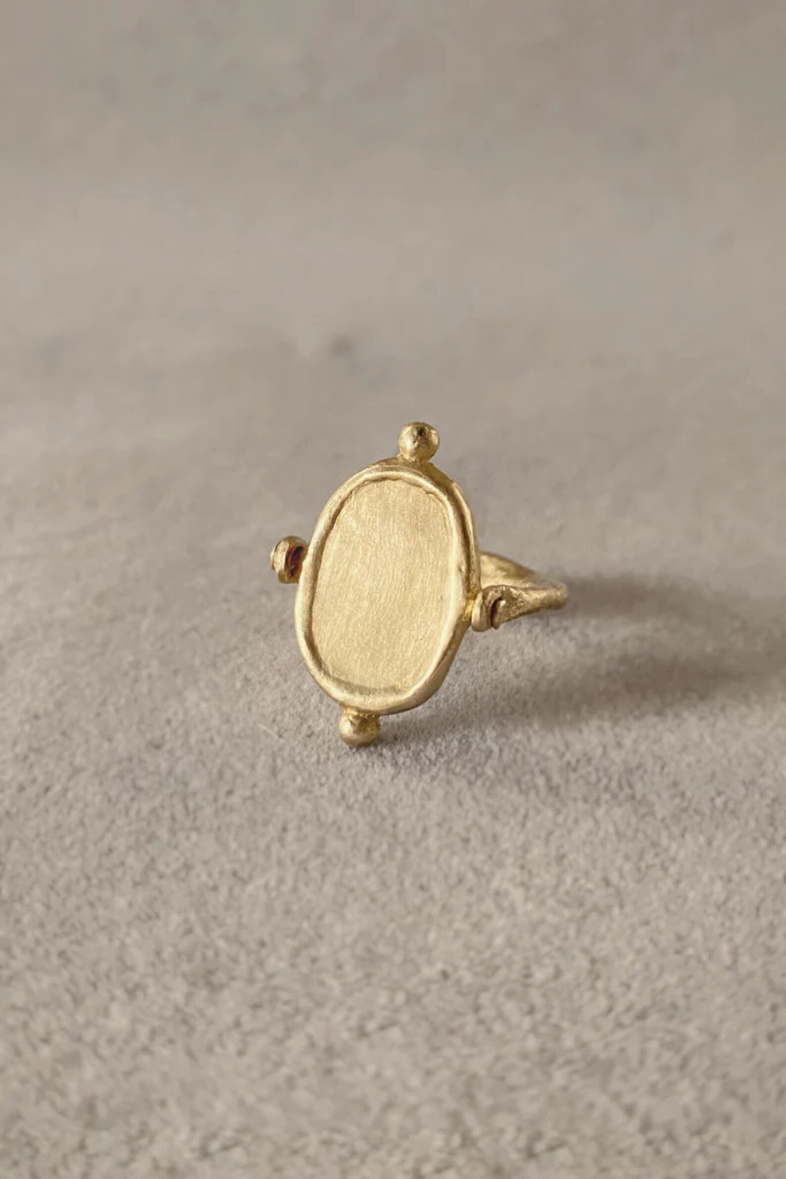 Artesian Work, an Elegant Double-faced Ring That Flips to Hide or ...