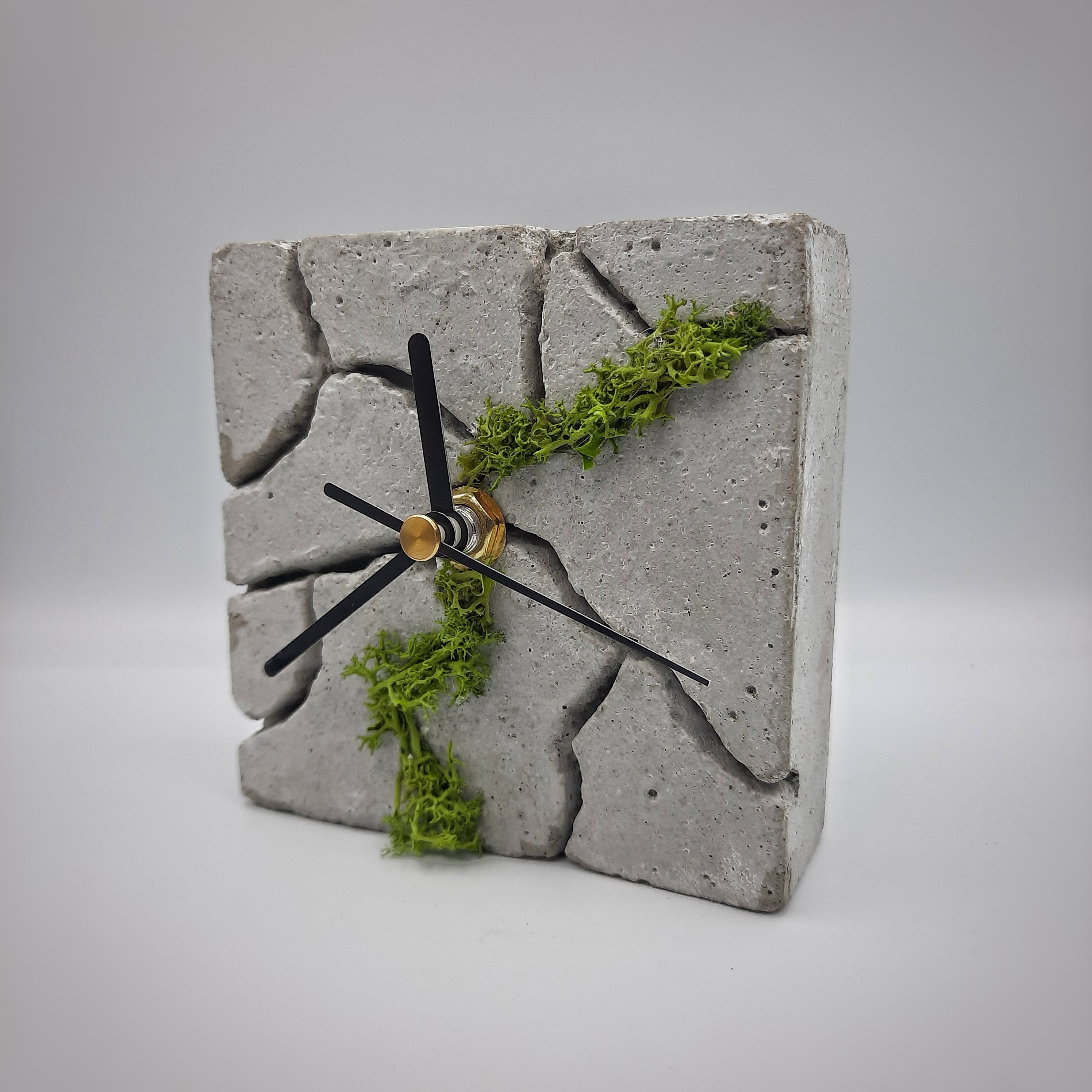Concrete Table Clock With Moss. Mini Table Industrial Clock. - Etsy