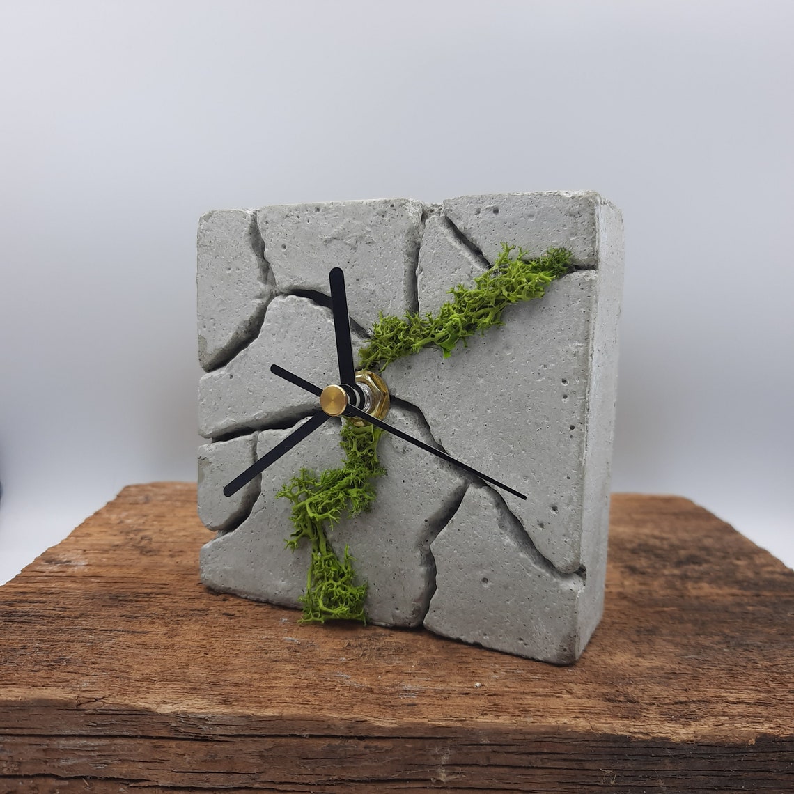 Concrete Table Clock With Moss. Mini Table Industrial Clock. - Etsy