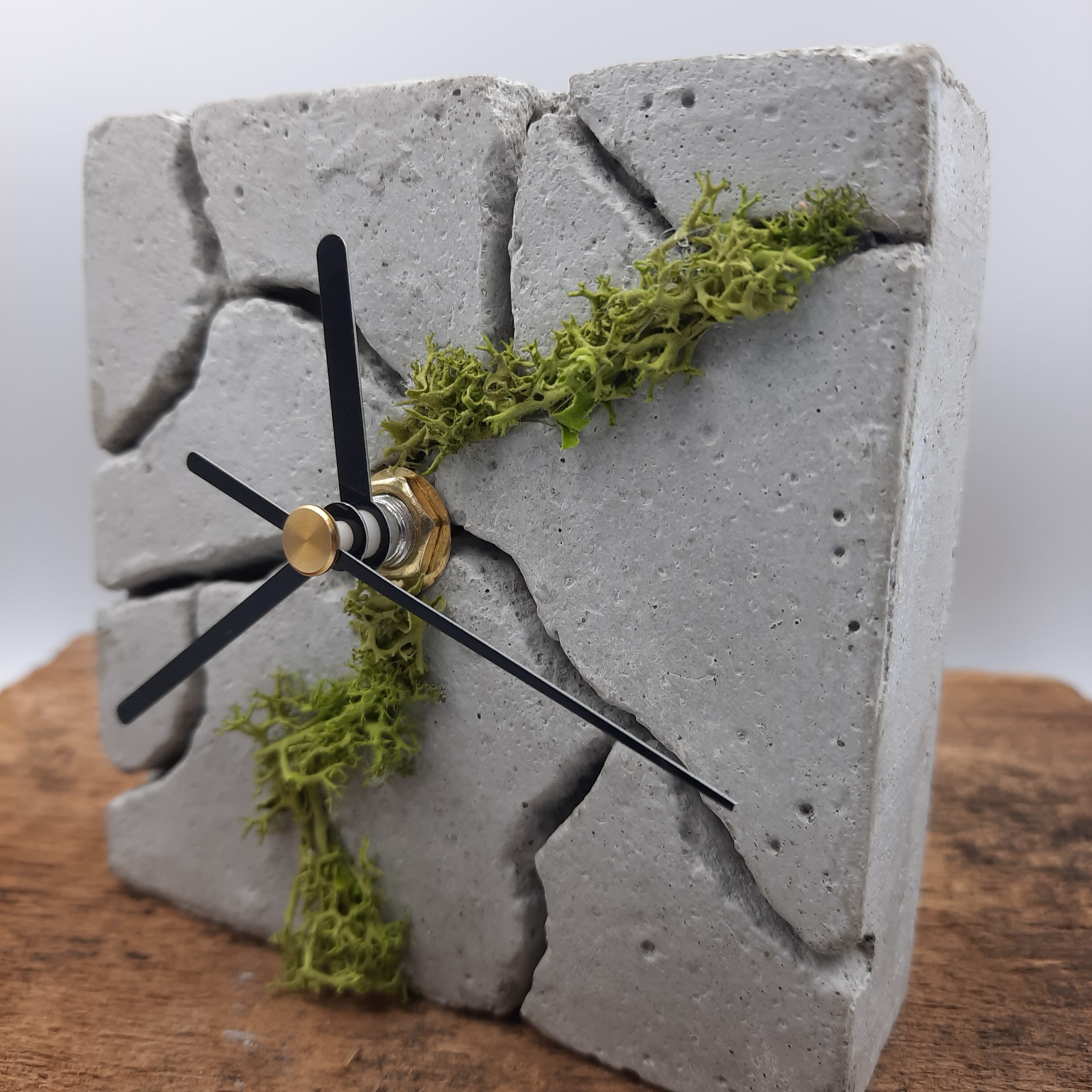 Concrete Table Clock With Moss. Mini Table Industrial Clock. - Etsy