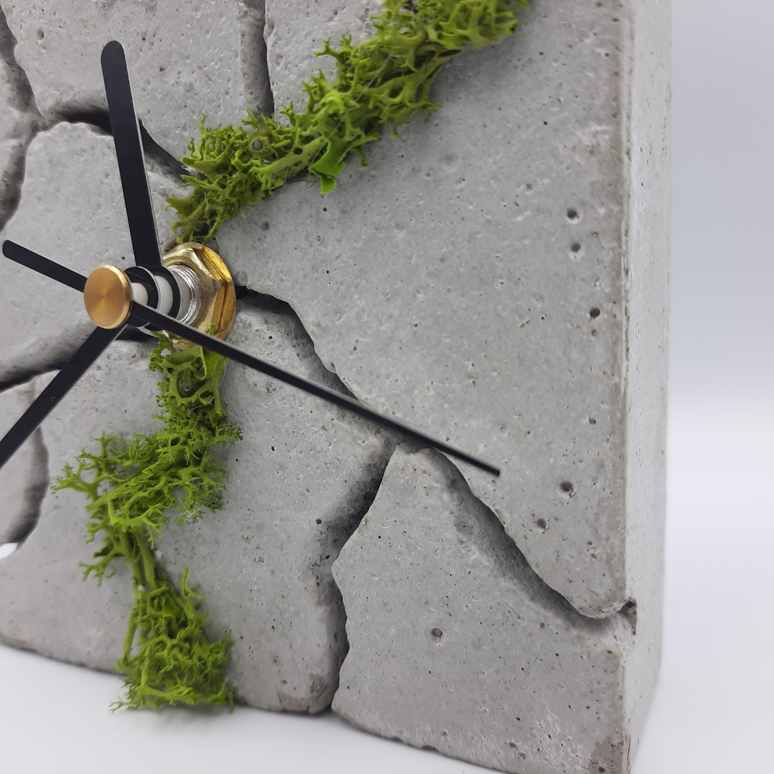 Concrete Table Clock With Moss. Mini Table Industrial Clock. - Etsy