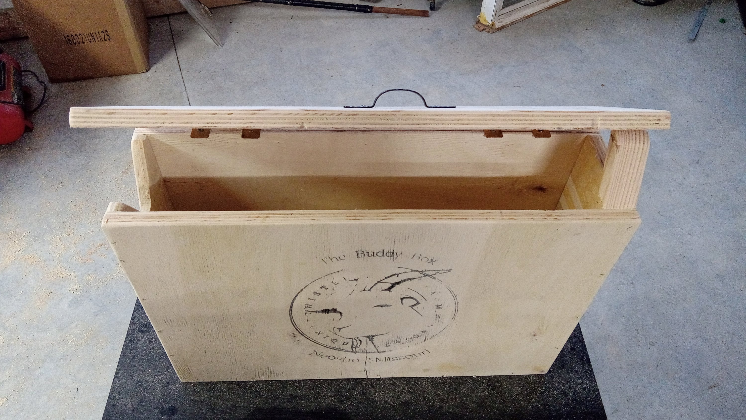 Buddy Box" Goat Kid Dis-budding, Tattooing, Medicating, and Tagging ...