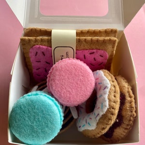 Sweet Little Bakery Box/felt Cookies/felt Cinnamon Roll/felt Macaroons ...