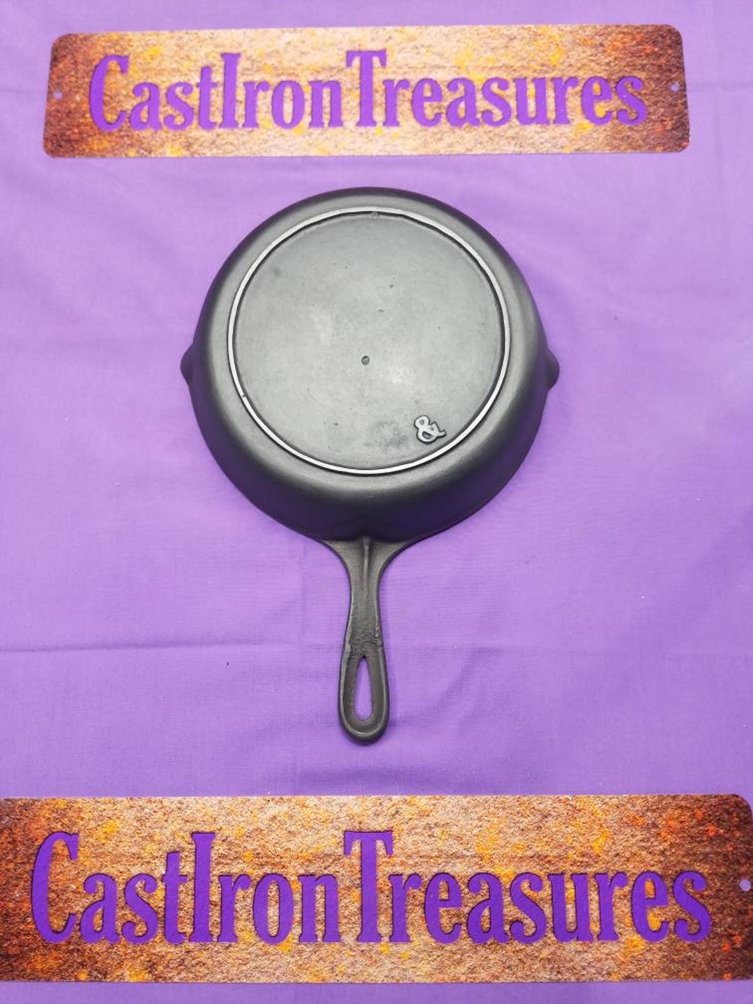 Vintage "&" Cast Iron Small Spout Skillet With Heat Ring Raised #7 on ...