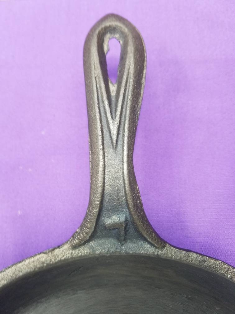 Home & Living Pots & Pans Fancy Handle #7 Cast Iron Handled Gate Mark ...