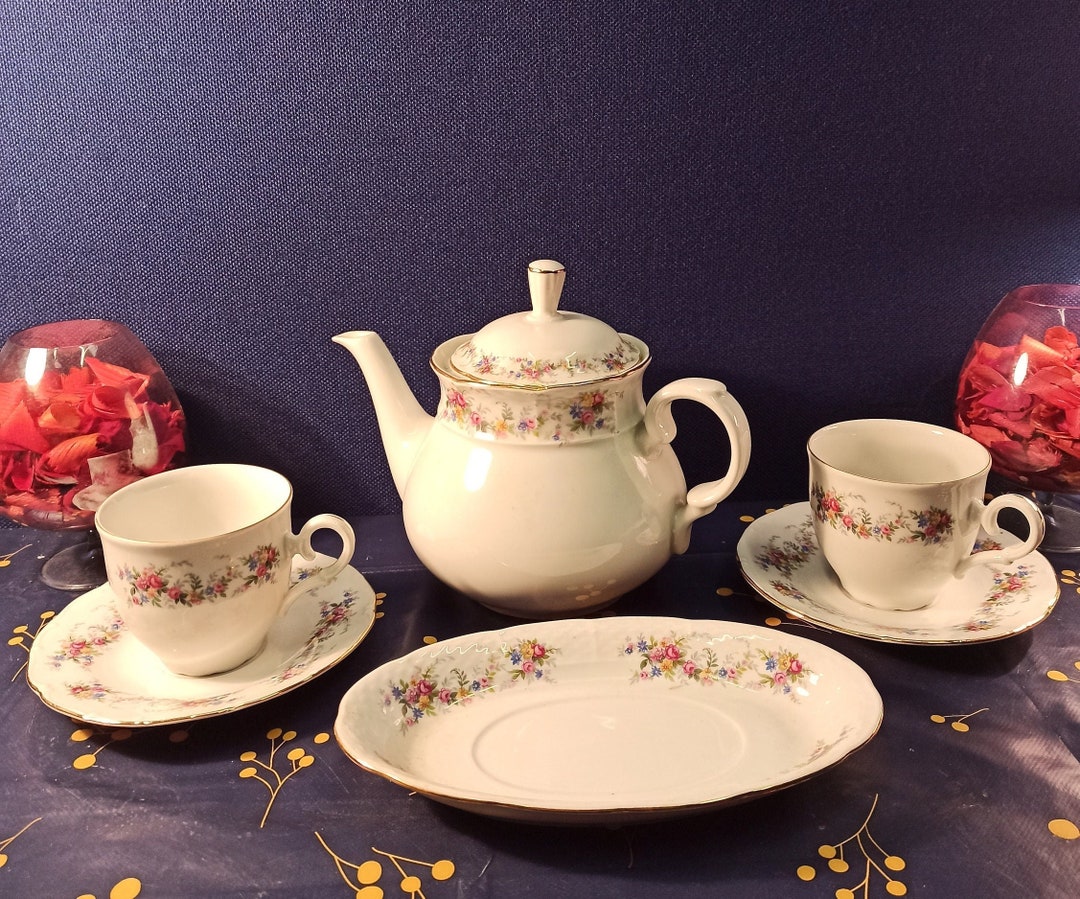 Vintage Czechoslovakia Teapot for Two. Teapot, 2 Cups, 2 Saucers, One ...