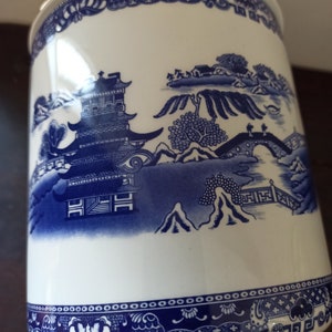 Ringtons Biscuit /cookie Jar. Designed by Wade. Willow Pattern. Blue ...