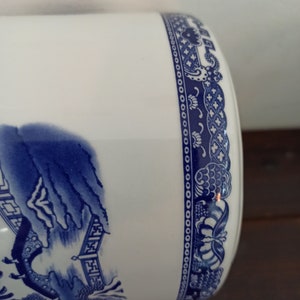 Ringtons Biscuit /cookie Jar. Designed by Wade. Willow Pattern. Blue ...