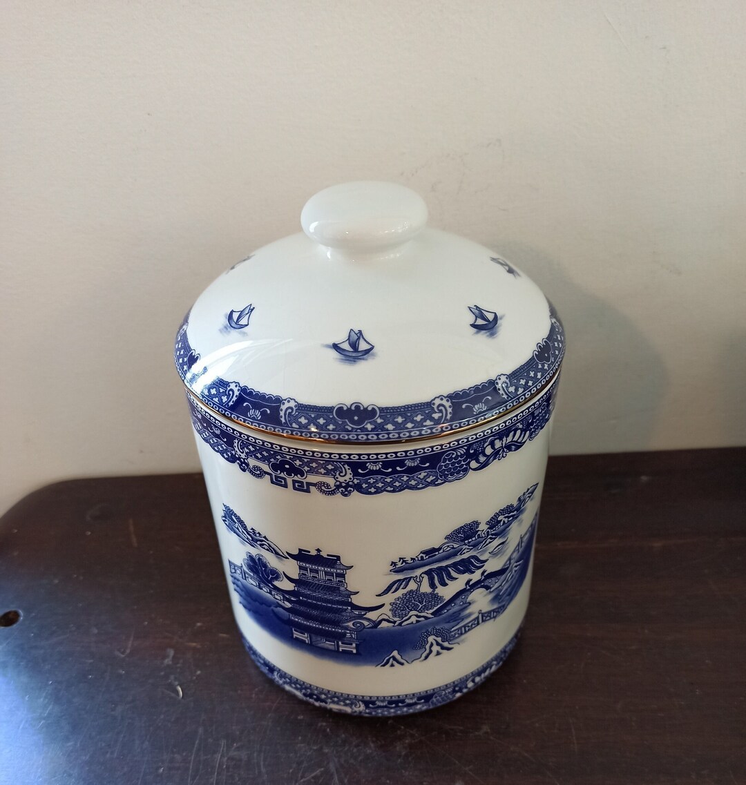 Ringtons Biscuit /cookie Jar. Designed by Wade. Willow Pattern. Blue ...