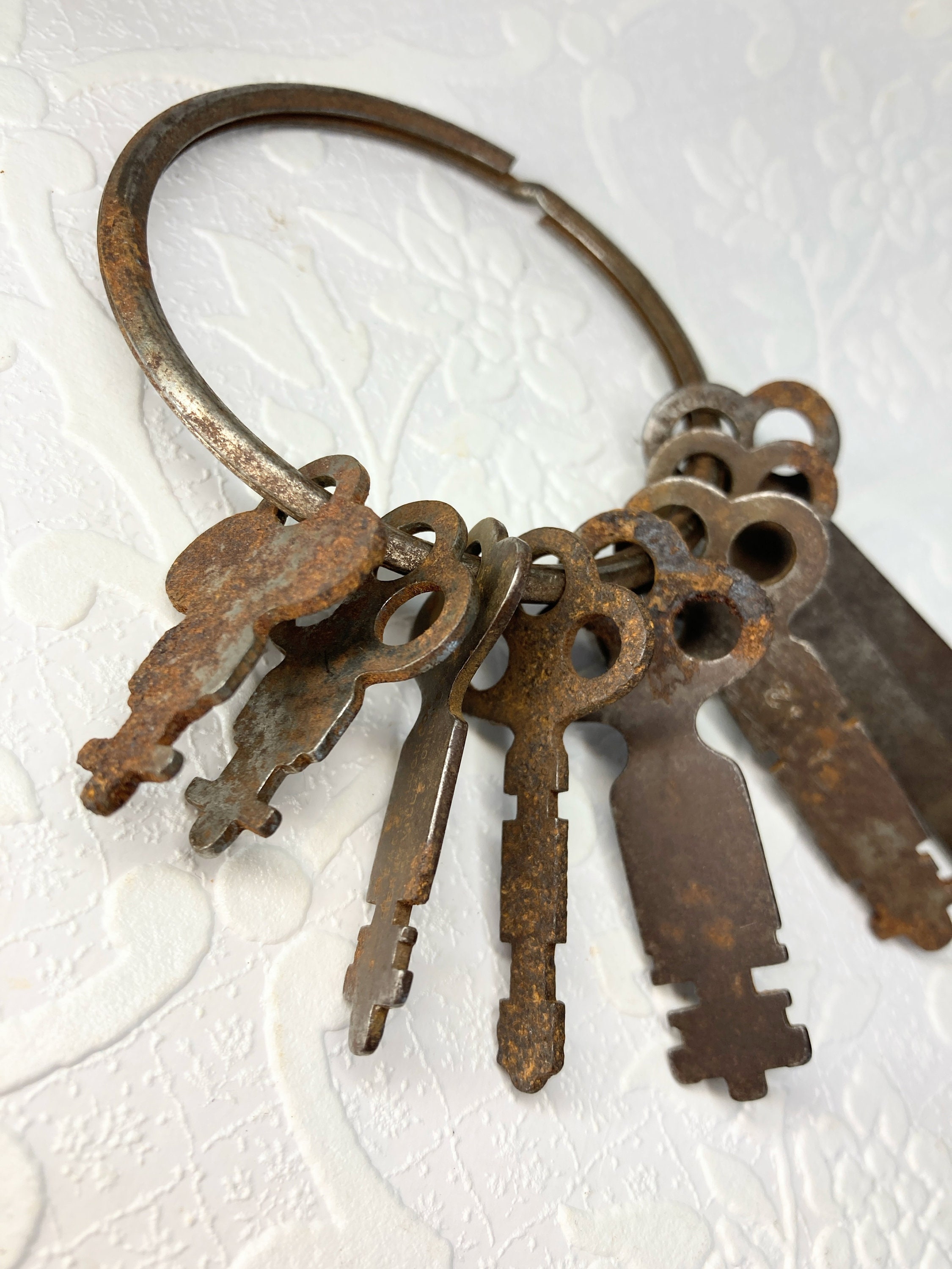 Vintage Skeleton Keys on Ring Rusty Crusty Patina - Etsy