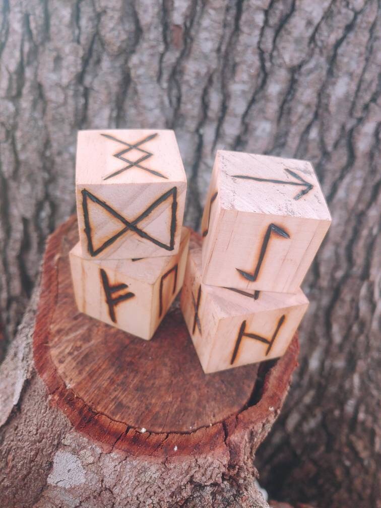 Wood Burned Elder Futhark Rune Dice Set - Etsy