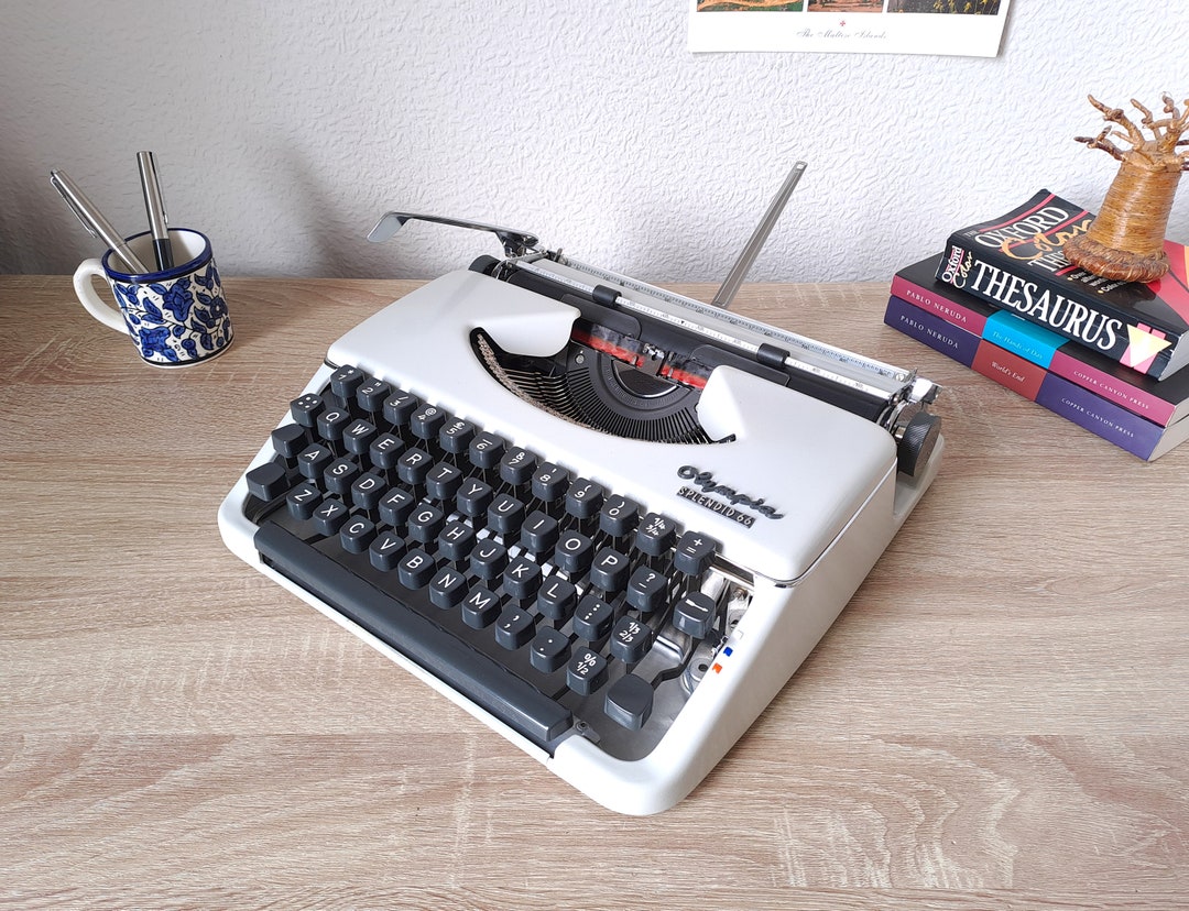 Script cursive Olympia Splendid 66 Typewriter With Case, User Manual ...