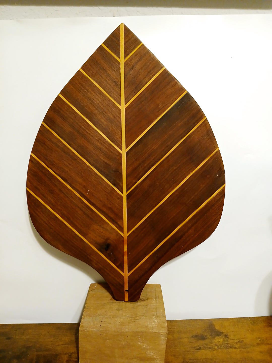 Hand Crafted Thick Walnut Wood Leaf Shaped 17" Cutting Board With Light ...