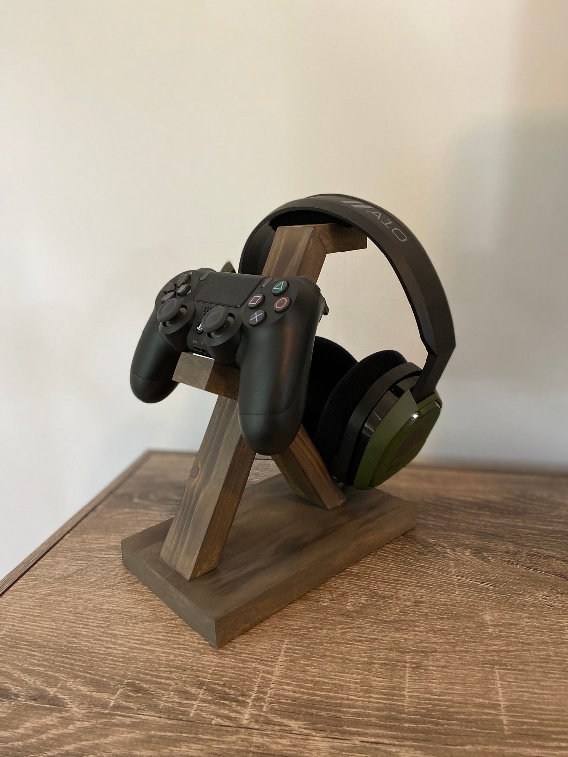 Headset & controller stand | Etsy