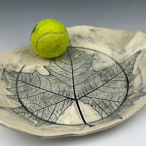 Ceramic Handmade Round Porcelain Leaf Plate With Sycamore Leaf ...